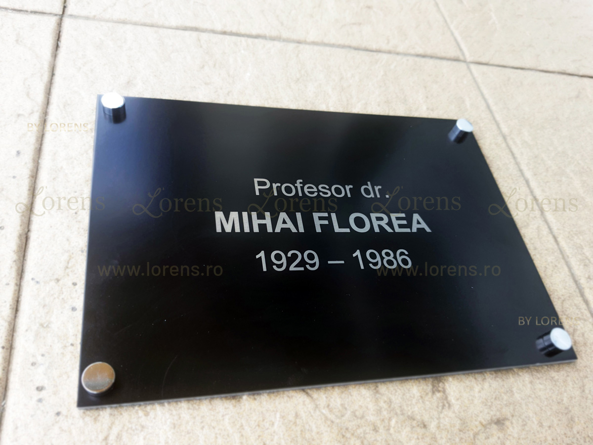 Placute funerare si placi cruci mormant cimitir monument marmura granit